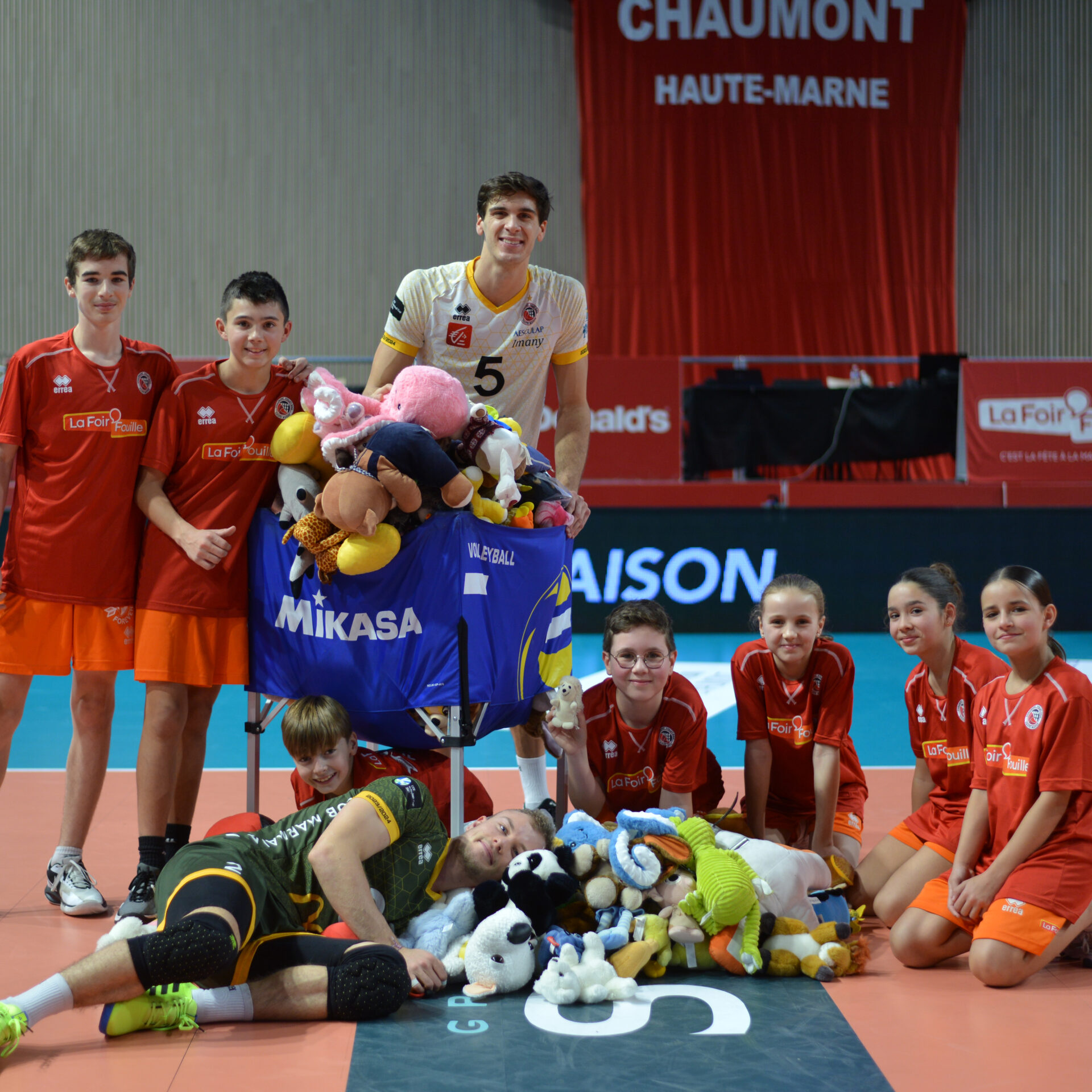 DES PELUCHES PLEIN LE TERRAIN ! - CVB 52